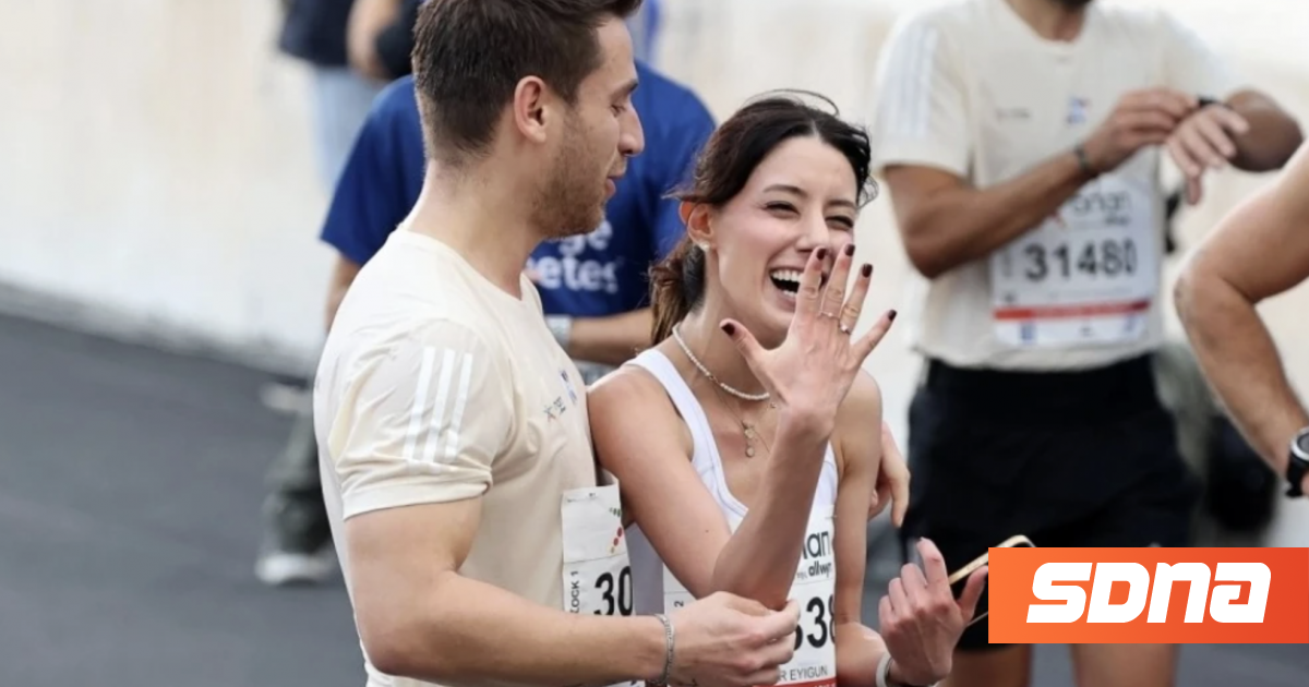 Πρόταση γάμου στον τερματισμό των 10 χλμ. στο Παναθηναϊκό Στάδιο | SDNA